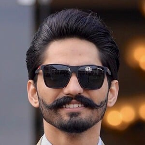 Simmu Buttar - Age, Family, Bio | Famous Birthdays