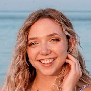 emmaecrespo - Age, Family, Bio | Famous Birthdays