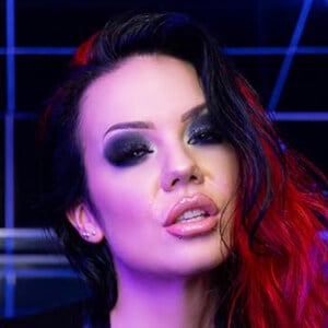 Starfmodel - Bio, Family | Famous Birthdays