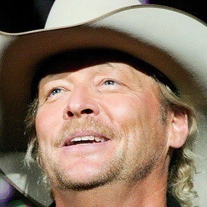 Alan Jackson - Bio, Family, Trivia | Famous Birthdays
