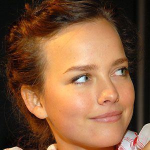 Allison Miller - Bio, Family, Trivia | Famous Birthdays