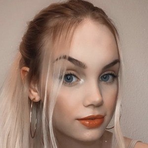 Amyamarie01 - Age, Family, Bio | Famous Birthdays