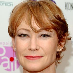 Ann Magnuson - Bio, Family, Trivia | Famous Birthdays