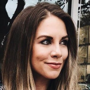 Ashley Robertson - Bio, Family, Trivia | Famous Birthdays