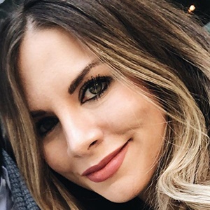 Ashley Robertson - Bio, Family, Trivia | Famous Birthdays