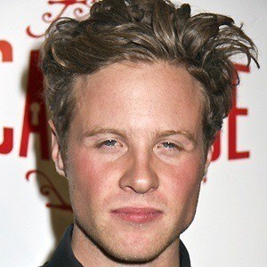 Ashton Holmes - Biografía, Datos, Familia | Famous Birthdays
