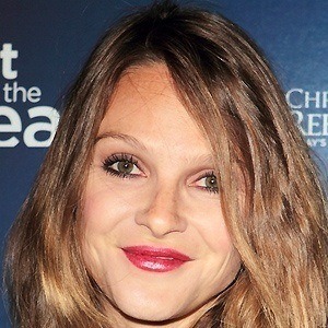 Beau Garrett - Bio, Family, Trivia | Famous Birthdays