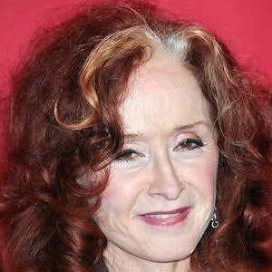 Bonnie Raitt - Bio, Family, Trivia | Famous Birthdays