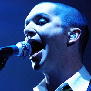Brian Molko - Bio, Family, Trivia | Famous Birthdays