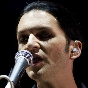 Brian Molko - Bio, Family, Trivia | Famous Birthdays