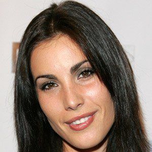Carly Pope - Bio, Family, Trivia | Famous Birthdays