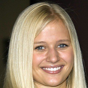 Carly Schroeder - Bio, Family, Trivia | Famous Birthdays
