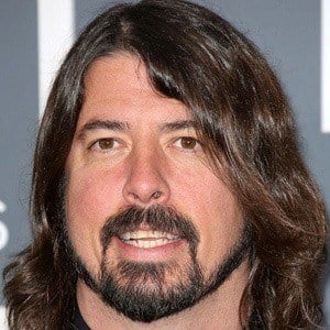 Dave Grohl - Bio, Family, Trivia | Famous Birthdays