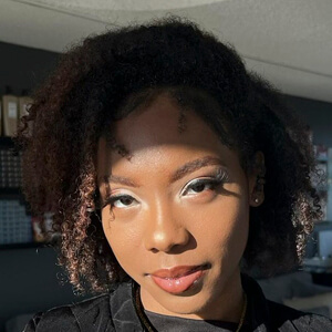 dee.lovvbby - Age, Family, Bio | Famous Birthdays