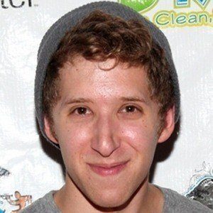 Derek Bloom - Bio, Family, Trivia | Famous Birthdays