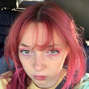 emmaecrespo - Age, Family, Bio | Famous Birthdays