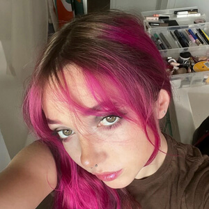 emmaecrespo - Age, Family, Bio | Famous Birthdays