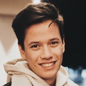 Evan Young - Bio, Family, Trivia | Famous Birthdays
