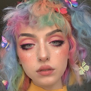 Eve Fraser - Bio, Family, Trivia | Famous Birthdays