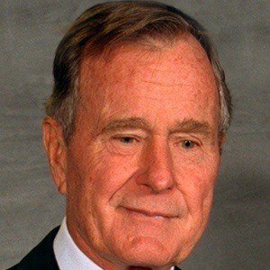 George H.W. Bush - Biografía, Datos, Familia | Famous Birthdays