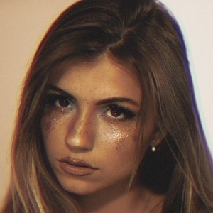 graceesmith17 - Age, Family, Bio | Famous Birthdays