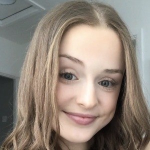 hanz.louise - Age, Bio, Family | Famous Birthdays