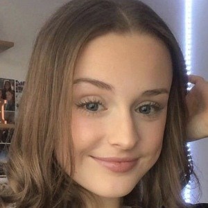 hanz.louise - Age, Bio, Family | Famous Birthdays