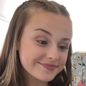 hanz.louise - Age, Bio, Family | Famous Birthdays
