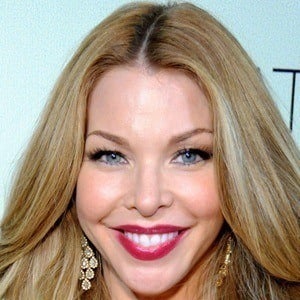 Jennifer Lyons - Bio, Family, Trivia | Famous Birthdays