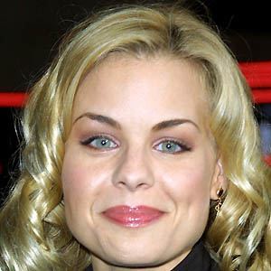 Jessica Collins - Bio, Family, Trivia | Famous Birthdays