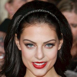 Julia Voth - Bio, Family, Trivia | Famous Birthdays
