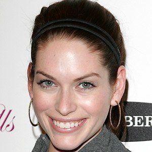Kim Smith - Bio, Family, Trivia | Famous Birthdays