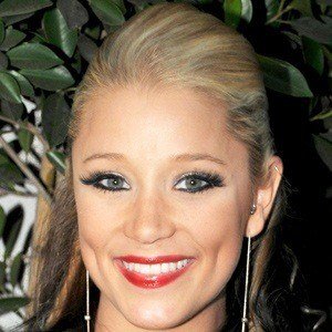 Kristen Renton - Bio, Family, Trivia | Famous Birthdays