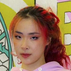 Landa Jia - Age, Family, Bio | Famous Birthdays