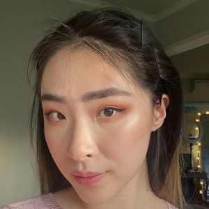 Landa Jia - Age, Family, Bio | Famous Birthdays