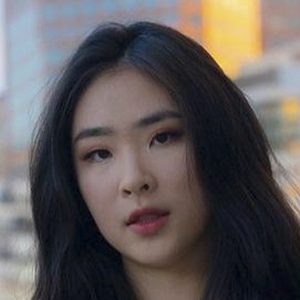 Landa Jia - Age, Family, Bio | Famous Birthdays