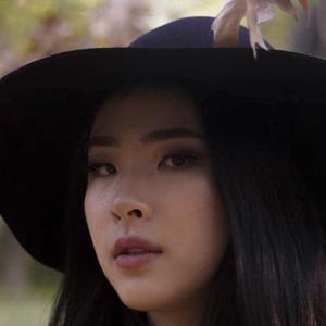 Landa Jia - Age, Family, Bio | Famous Birthdays