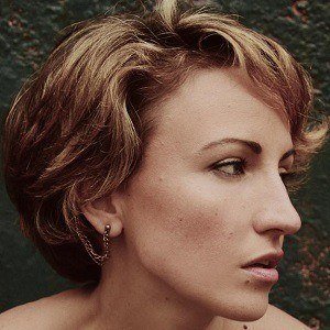 Laura Reed - Bio, Family, Trivia | Famous Birthdays