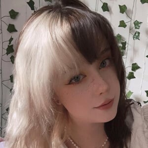 Lottiedesu - Age, Family, Bio | Famous Birthdays