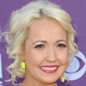 Meghan Linsey - Bio, Facts, Family | Famous Birthdays