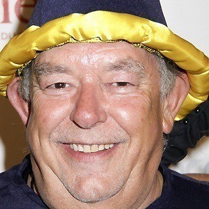 Robin Leach - Bio, Family, Trivia | Famous Birthdays