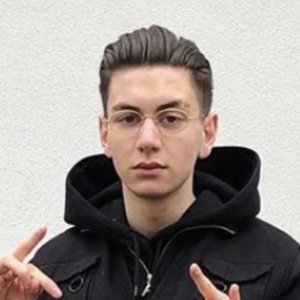 Sam Wernik - Bio, Family, Trivia | Famous Birthdays