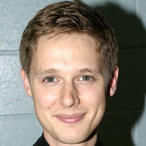 Samuel Barnett - Bio, Family, Trivia | Famous Birthdays