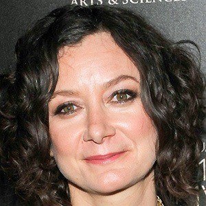 Sara Gilbert - Bio, Family, Trivia | Famous Birthdays