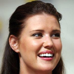 Sarah Lancaster - Bio, Family, Trivia | Famous Birthdays