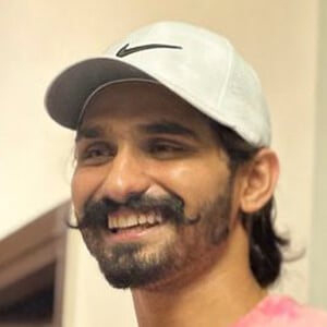 Simmu Buttar - Age, Family, Bio | Famous Birthdays