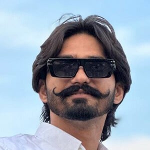 Simmu Buttar - Age, Family, Bio | Famous Birthdays