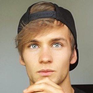 Simon Mathis - Bio, Facts, Family | Famous Birthdays