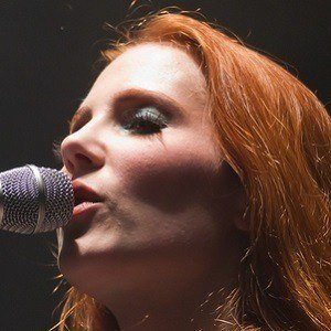 Simone Simons - Bio, Family, Trivia | Famous Birthdays