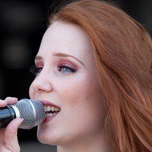 Simone Simons - Bio, Family, Trivia | Famous Birthdays